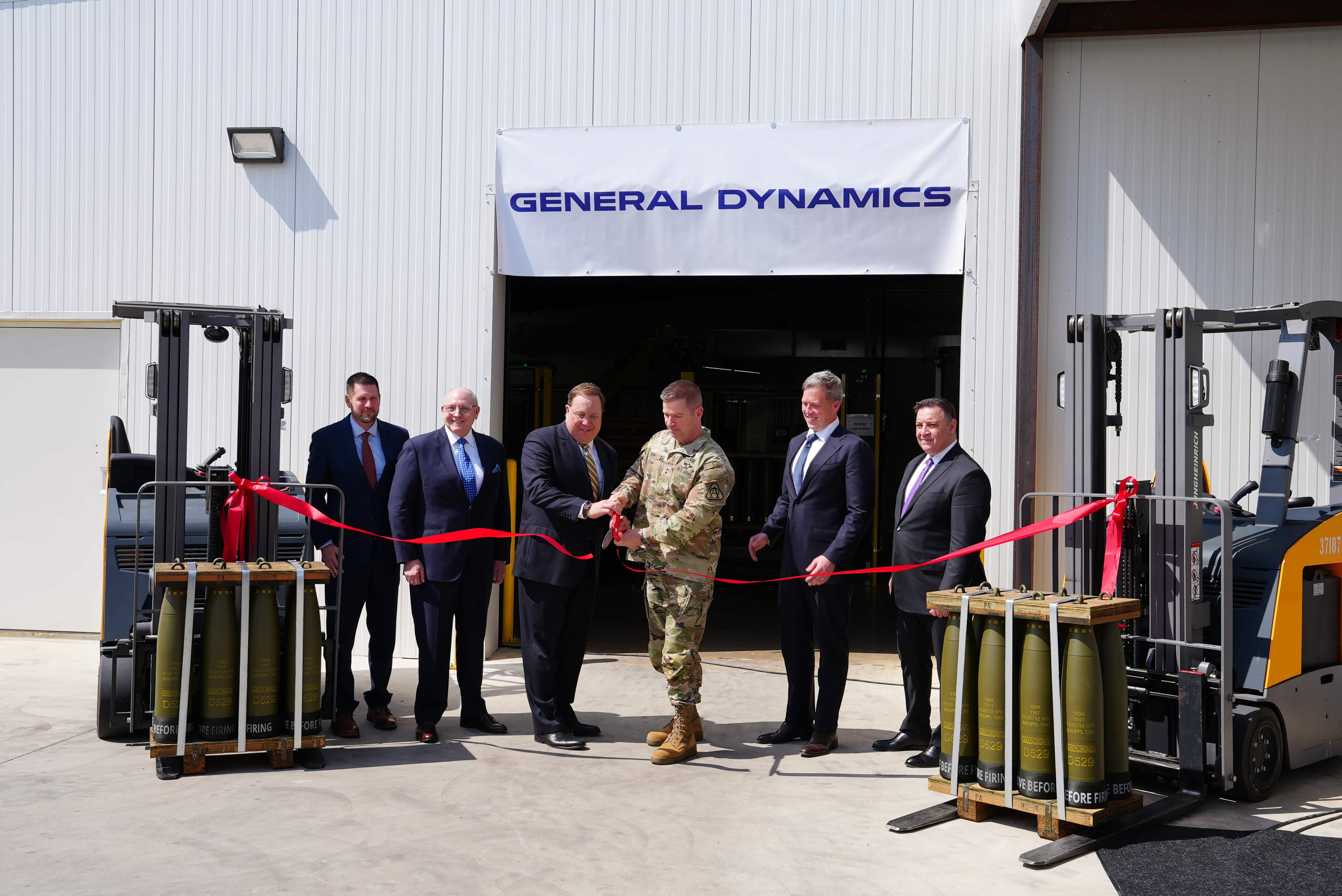 General Dynamics, U.S. Army Open New 155MM Artillery Facility in ...